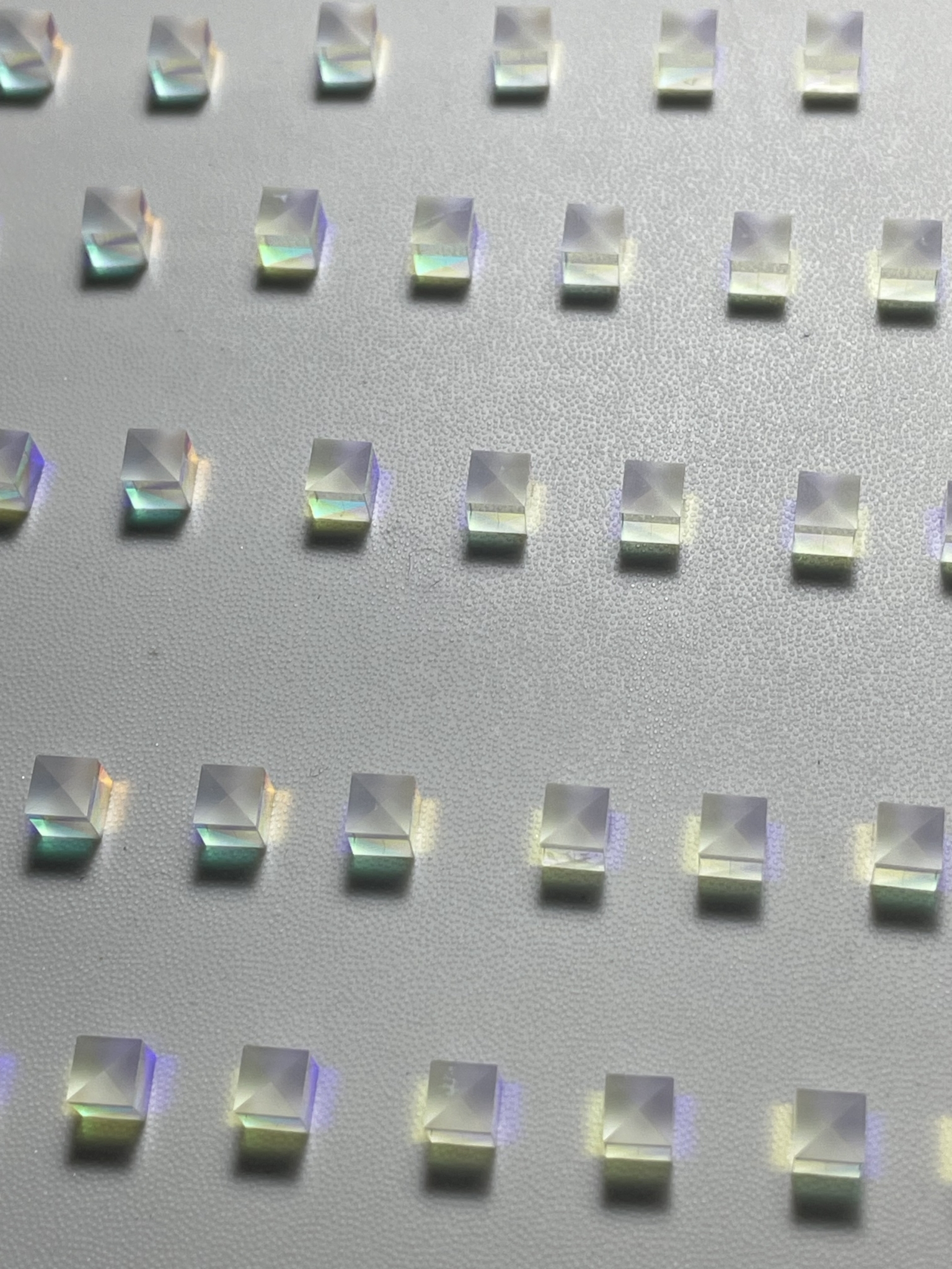 RGB prism : buying guide - Sinoptix | Optical components